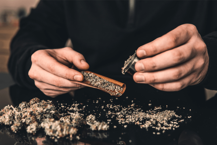 How to Roll the Perfect Blunt: A Step-By-Step Guide to Blunt Rolling ...